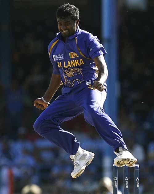 picture house: SPORTS WORLD-MUTTIAH MURALITHARAN
