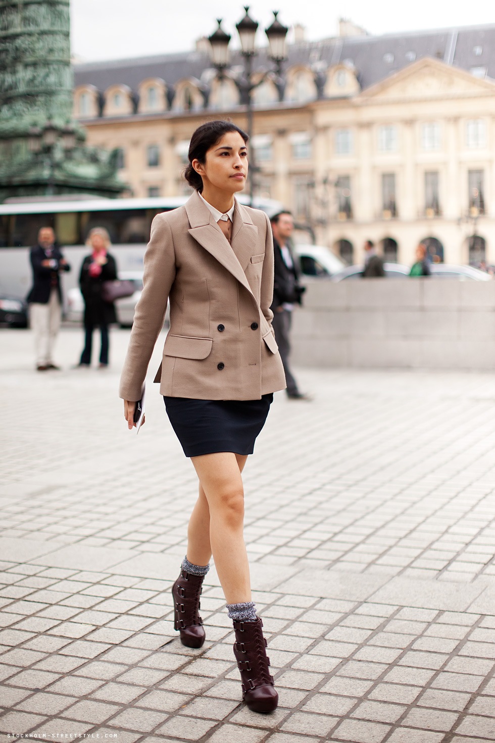 Parisienne: MUST HAVE : Color Caqui