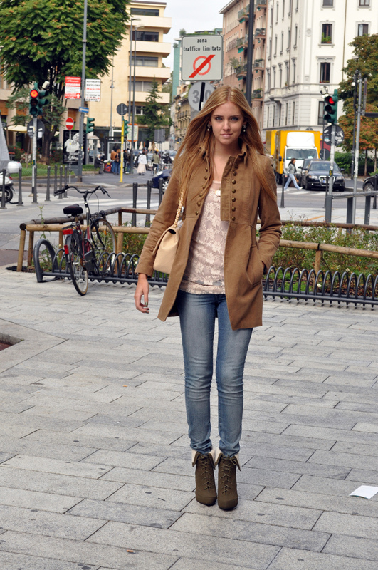 Parisienne: MUST HAVE : Color Caqui