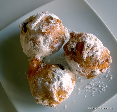 The Dutch Baker's Daughter: Oliebollen--A New Year's Eve Tradition