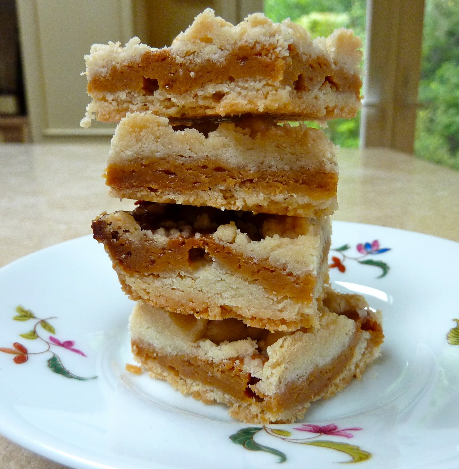 beurrista: caramel crumb bars