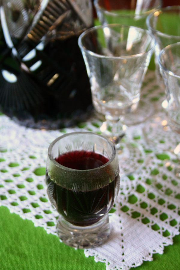 Bir Porsiyon Öykü: Vişne Likörü