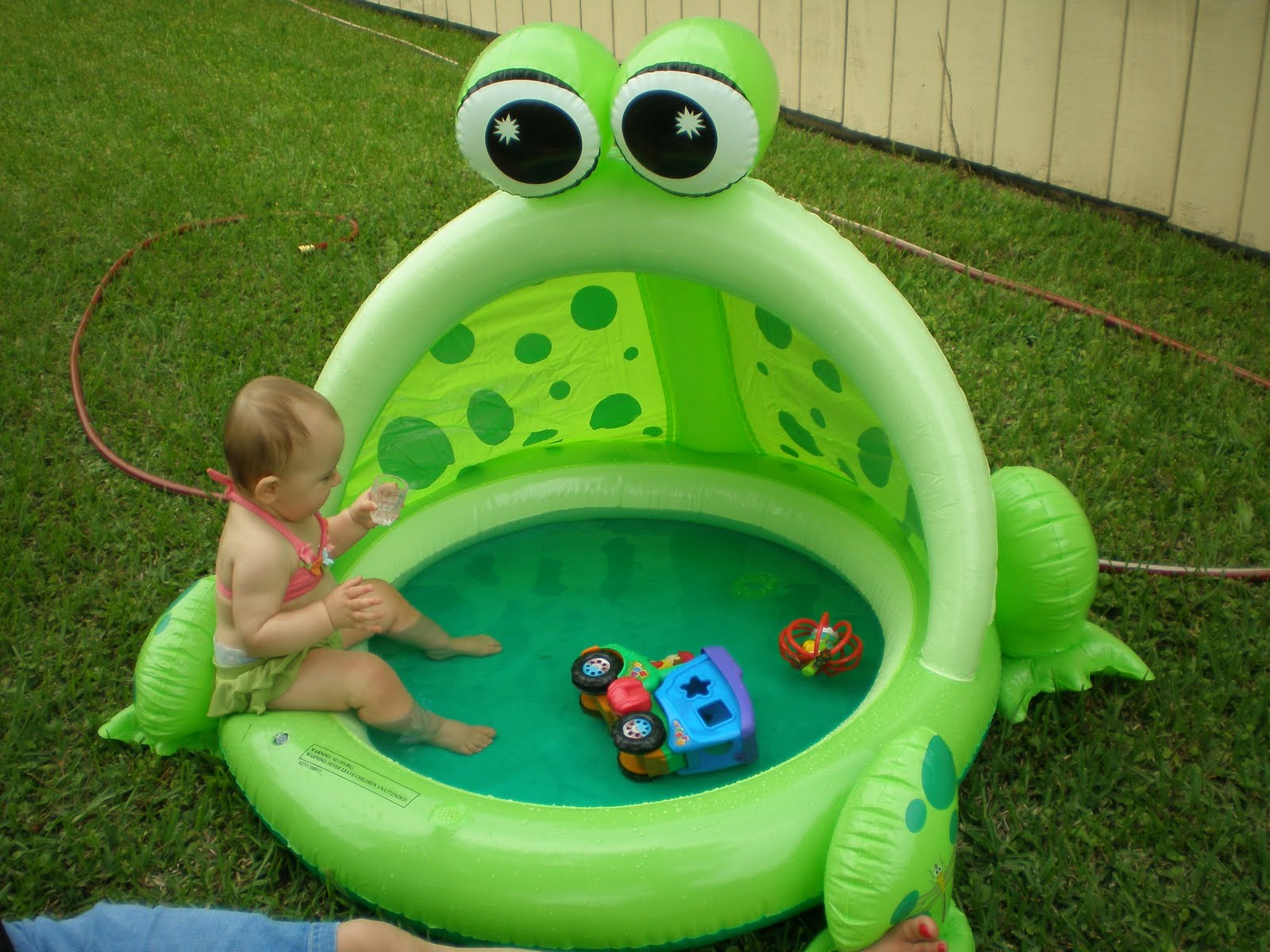Building Rainbows: Lizzy in the baby pool