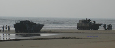 China Defense Blog: A swimming 122mm Howitzer.