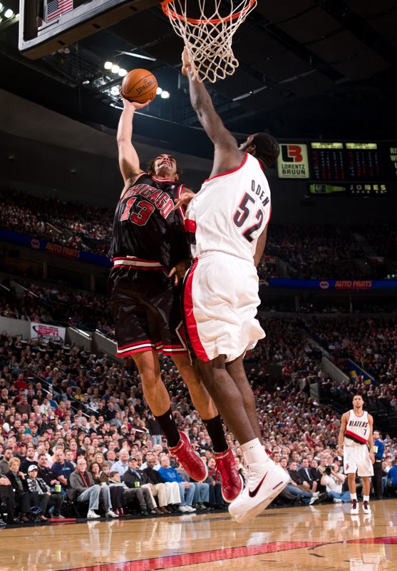 You Got Dunked On: 2009-2010 NBA Regular Season: Joakim Noah Dunks On ...