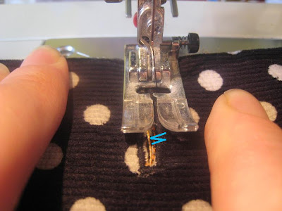 Kitschy Coo: Buttonholing when your machine hates you