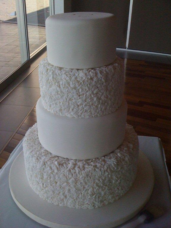 Cakes by JudyC: Process of putting together a 5-tier wedding cake