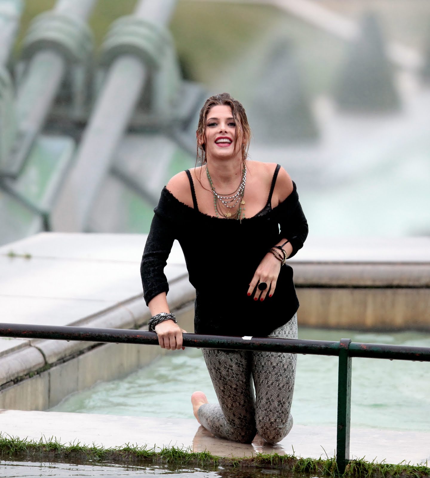 Fabulous Mr.Pattinson: More pics of Ashley, Miley and cast of LOL on ...