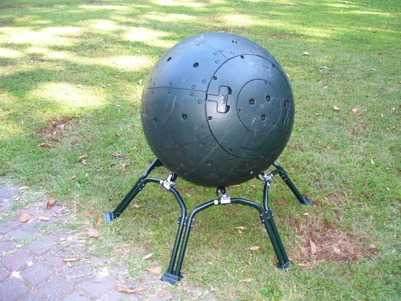 Backyard Pond: Ecomposter Ball