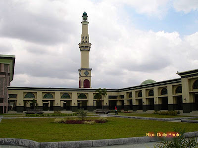 A Park Around The Great Mosque An-Nur | Photo.PekanbaruRiau.Com