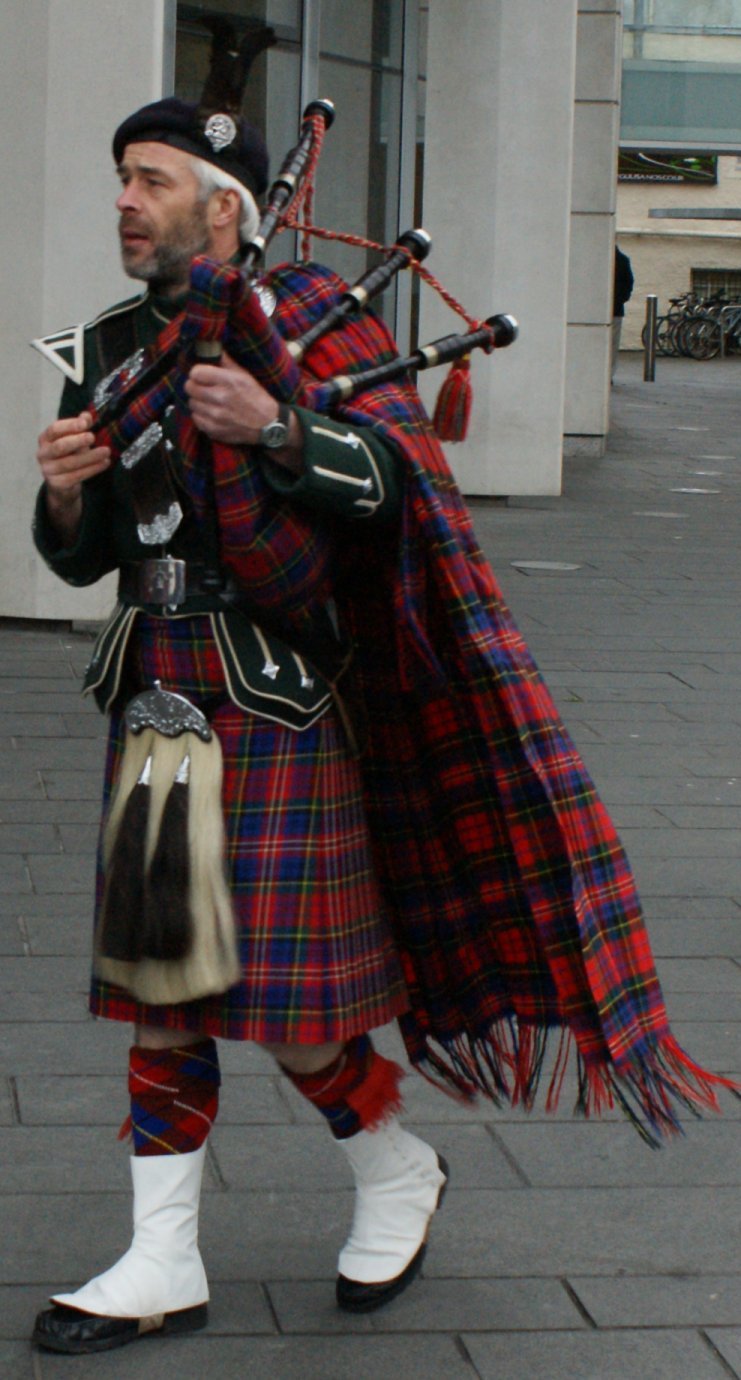 Tour Scotland: November 21st Photograph Piper Scotland