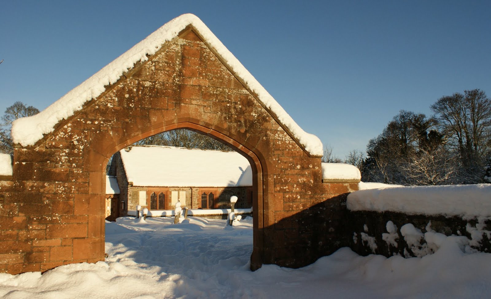 Tour Scotland: Tour Scotland Winter Photograph Video Forgandenny Church