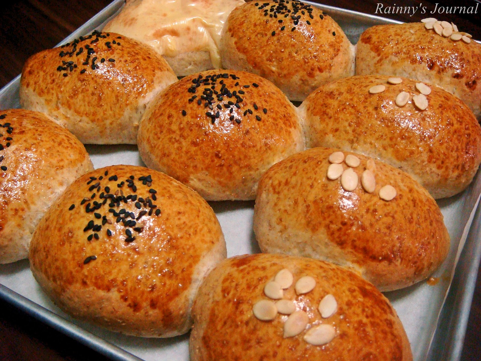 Rainny's Journal: Wholemeal Red Bean and White Lotus Bun