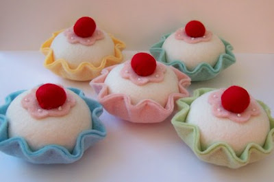 Ulixis Crafts: Item of the day: Felt Cupcakes