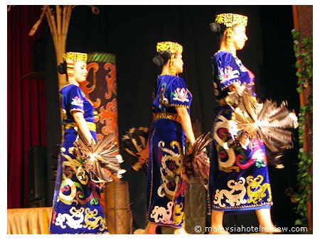 SARAWAK CULTURAL DANCE: Tribal Dances of Sarawak