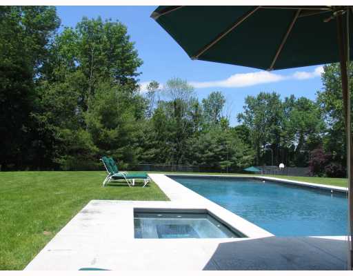 Ahmad Rashad's House is back on the Market - Golf Anyone?