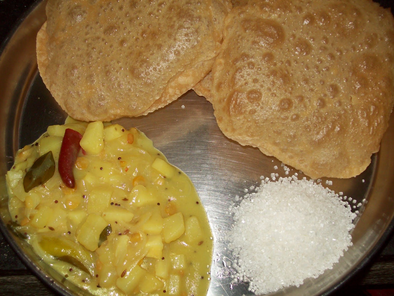 Poori / Puri with Besan Curry