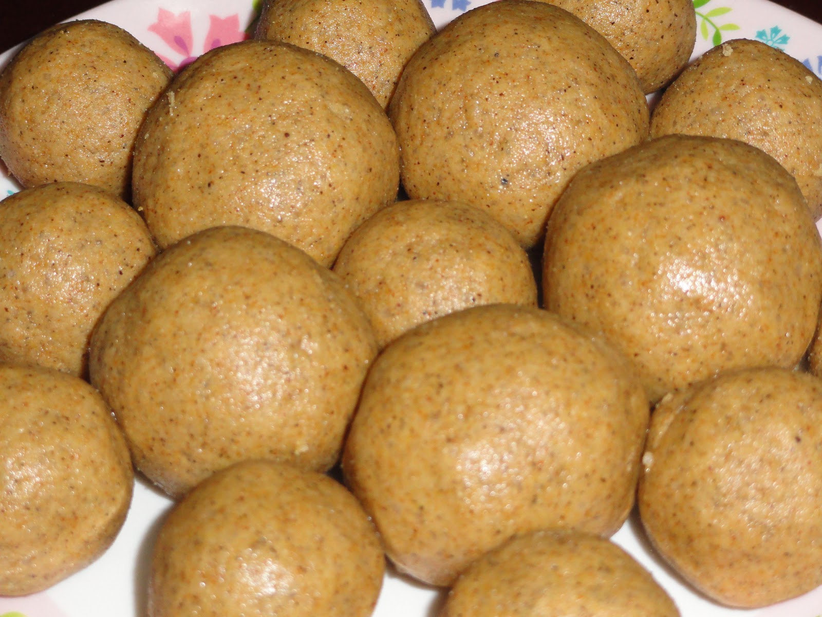 Sunnandalu / Urad Dal Laddu