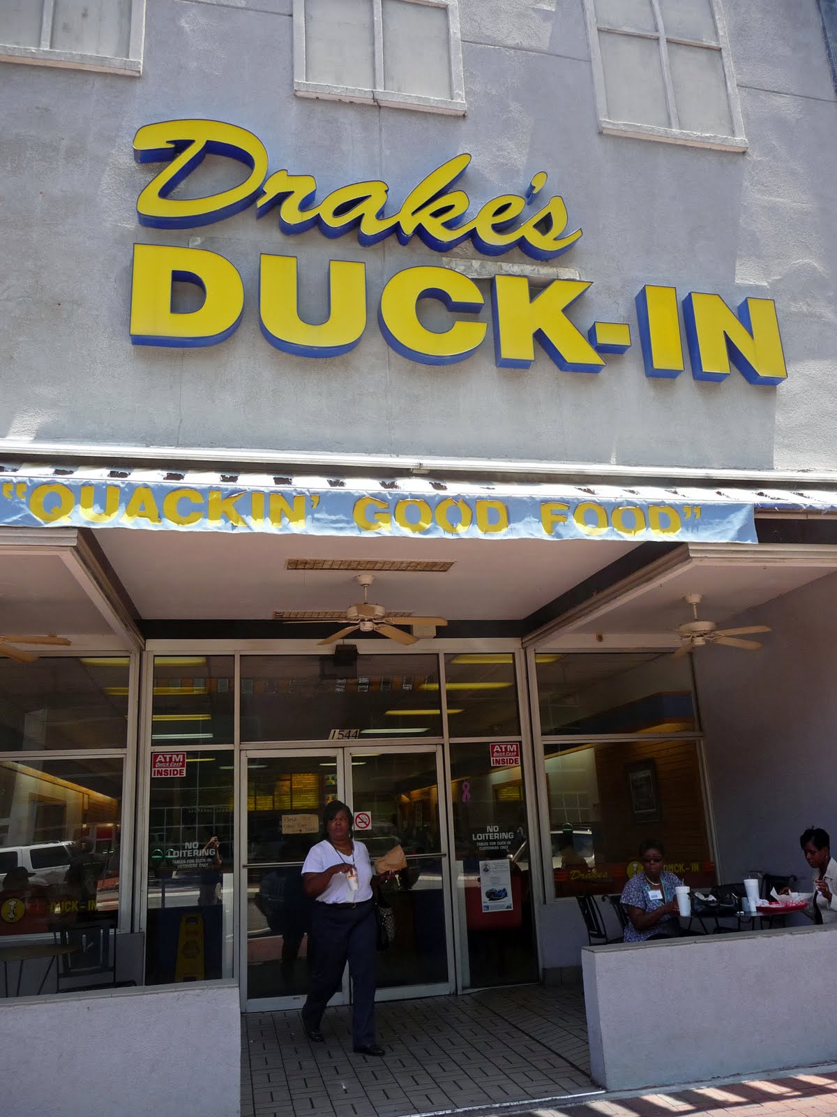 The Foraging Foodie: Columbia Eats: Drakes Duck-In