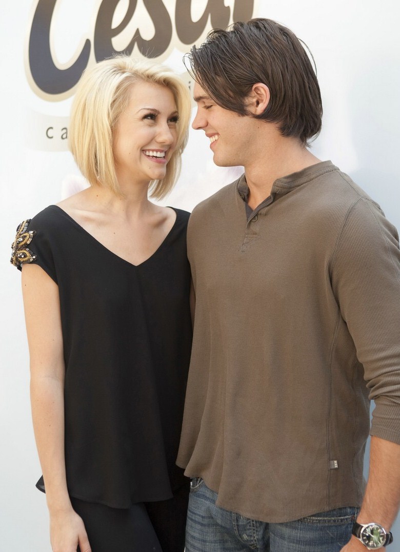 exposingsecrecy: Chelsea Staub: Gifting Lounge Lady