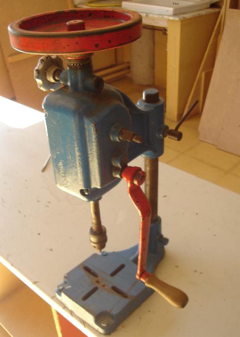 Alma de herrero: Taladro de accionamiento manual