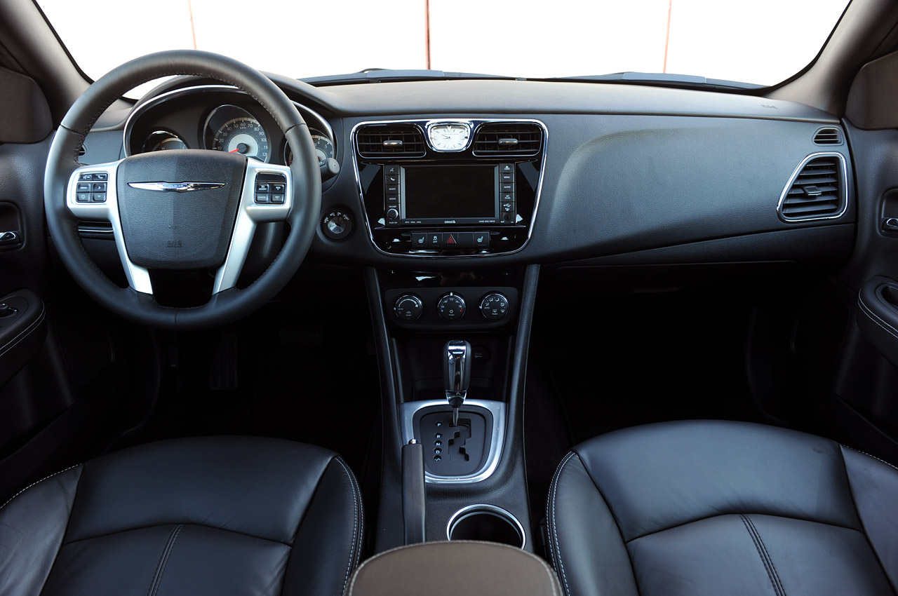Chrysler: 2011 Chrysler 200 Interior