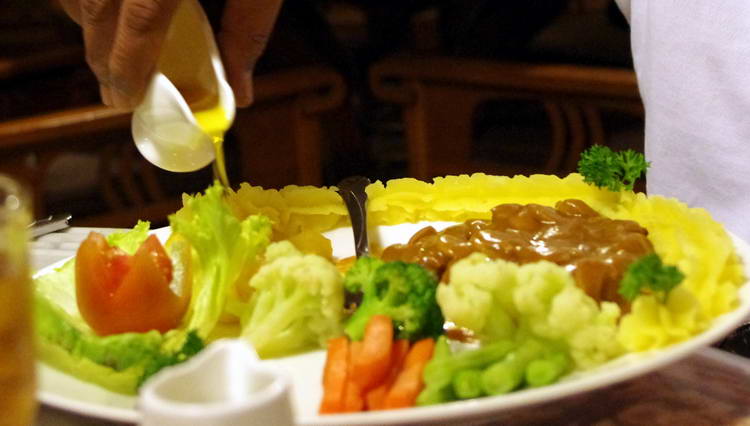 HUIZE TRIVELLI Heritage Resto and Pattisier @ Jl Tanah Abang 2, Jakarta ...