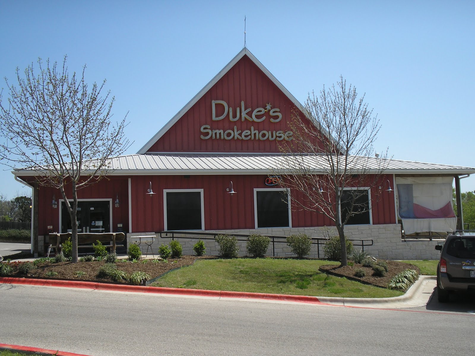Man Up: Tales of Texas BBQ™: Saturday, March 27, 2010: Duke's ...