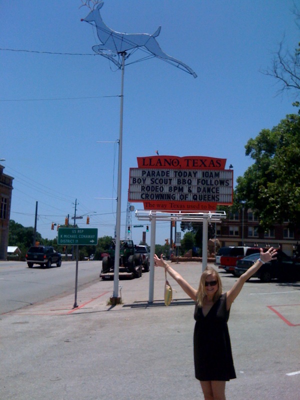Man Up: Tales of Texas BBQ™: Miiller's Llano Smokehouse & Llano town square
