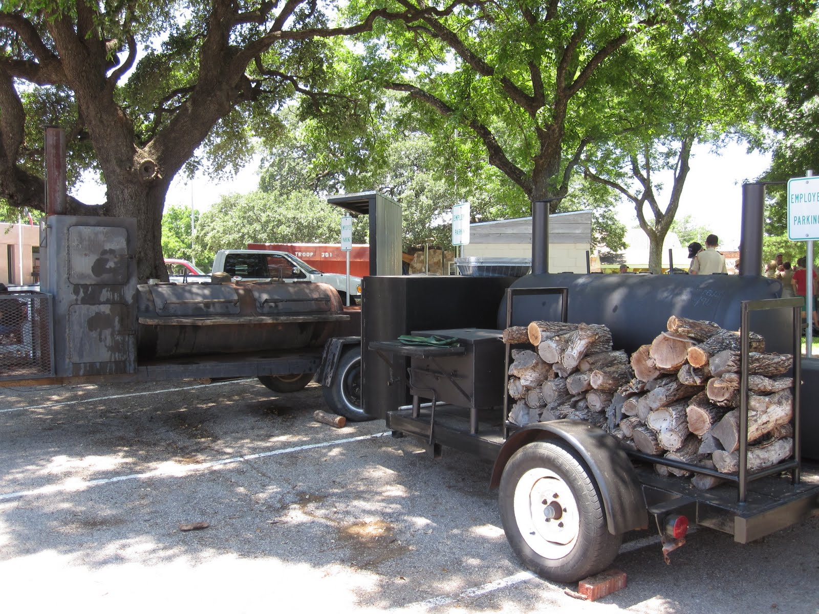 Man Up: Tales of Texas BBQ™: Miiller's Llano Smokehouse & Llano town square