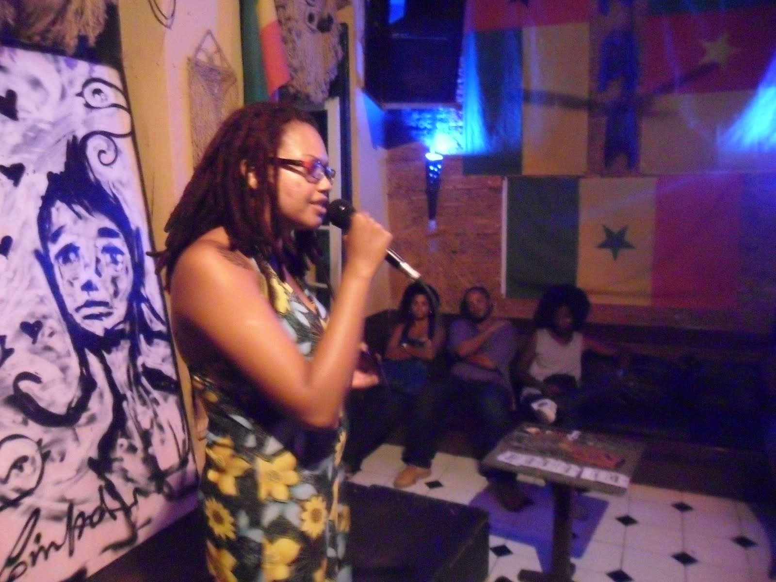 Gramática da Ira: Elizandra Souza visita Sarau Bem Black