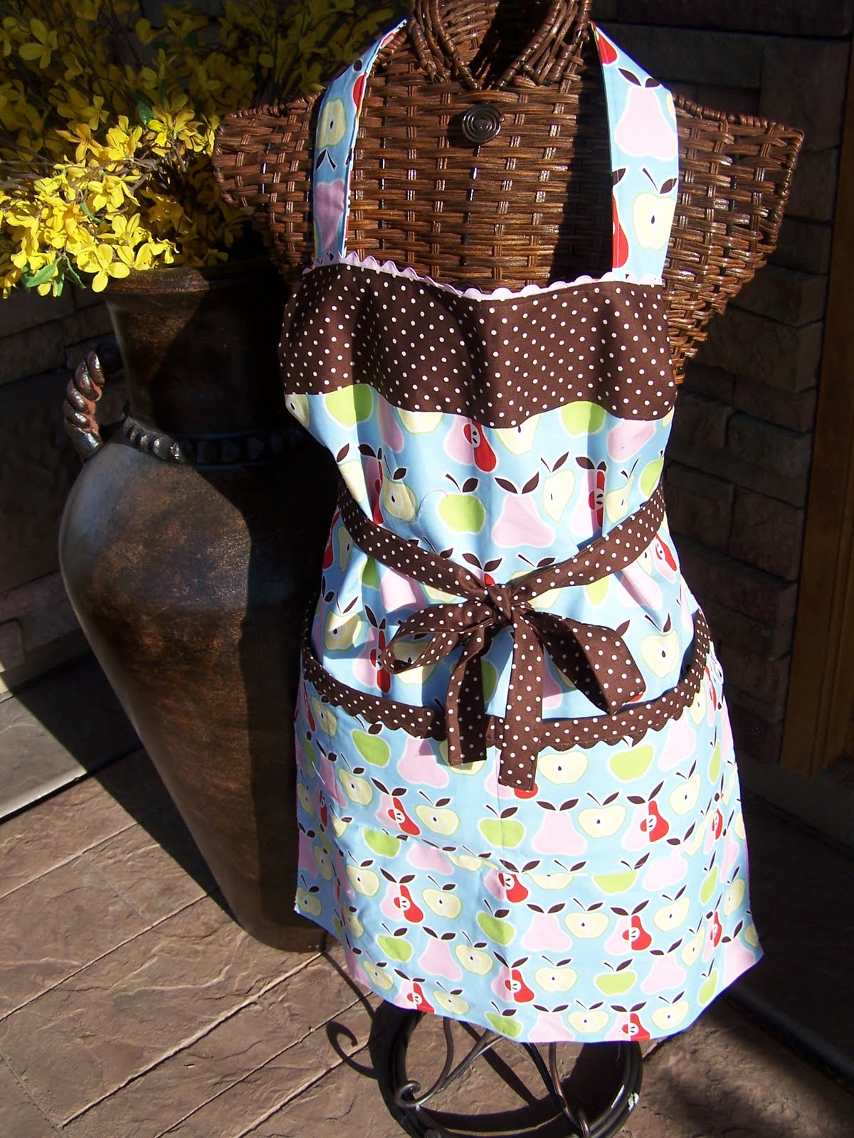 Sew A Little Happiness: Matching Reversible Mother/Daughter Sister Aprons