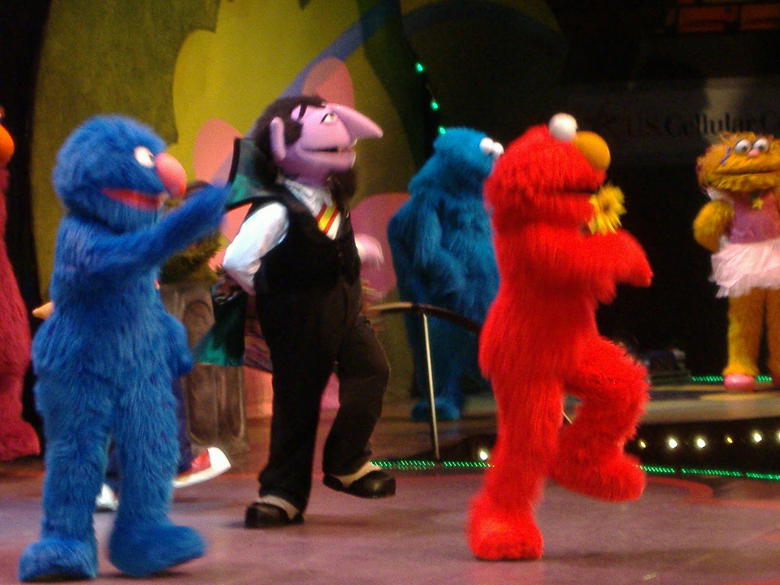 Glam-Racket: Live Review: Sesame Street Live-Elmo's Green Thumb