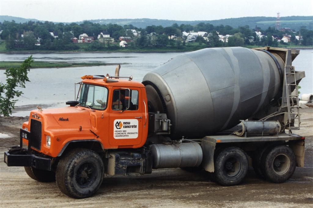 Truckfax: Mack U Model