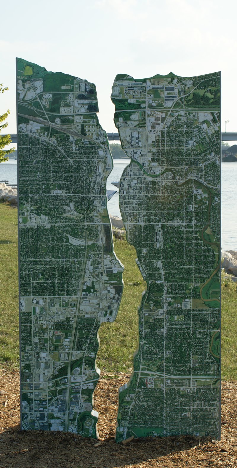 Green Bay Daily Photo: Life of the River: River Monolith