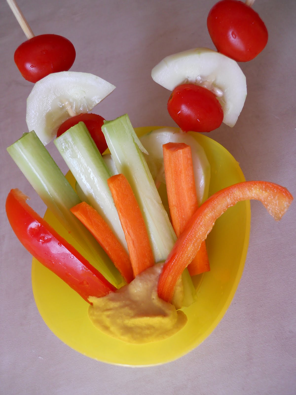 Creative Crunchy Mama: Veggie and Hummus Snack