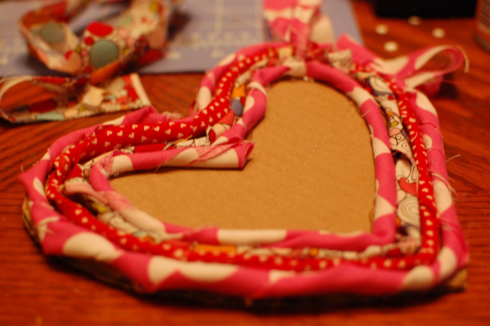 *Random Thoughts of a SUPERMOM!*: Valentine Hula Hoop Wreath