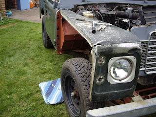 Series 3 88" Land Rover rebuild: Fitting new wing 26-03-08