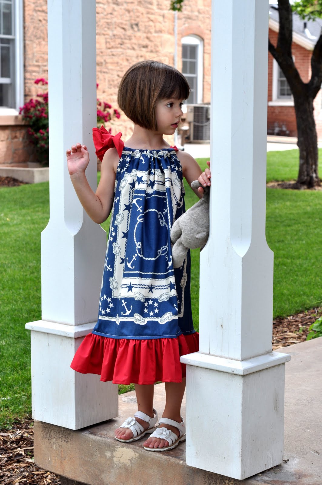 Aesthetic Nest: Sewing: Patriotic Pillowcase Dresses