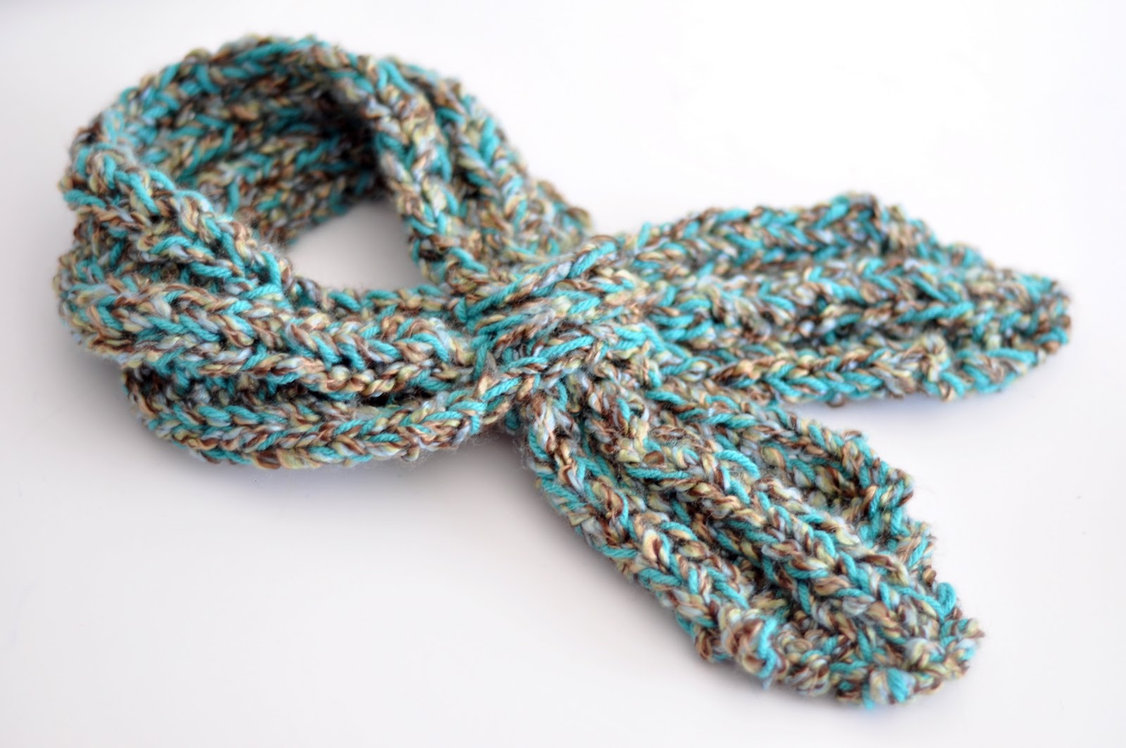 Aesthetic Nest: Knitting: Looped Scarflette Pattern Winners and Coupon