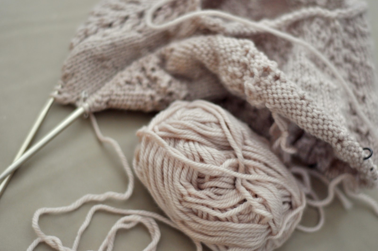 Aesthetic Nest: Knitting: Lacy Short Sleeved Sweater for Audrey