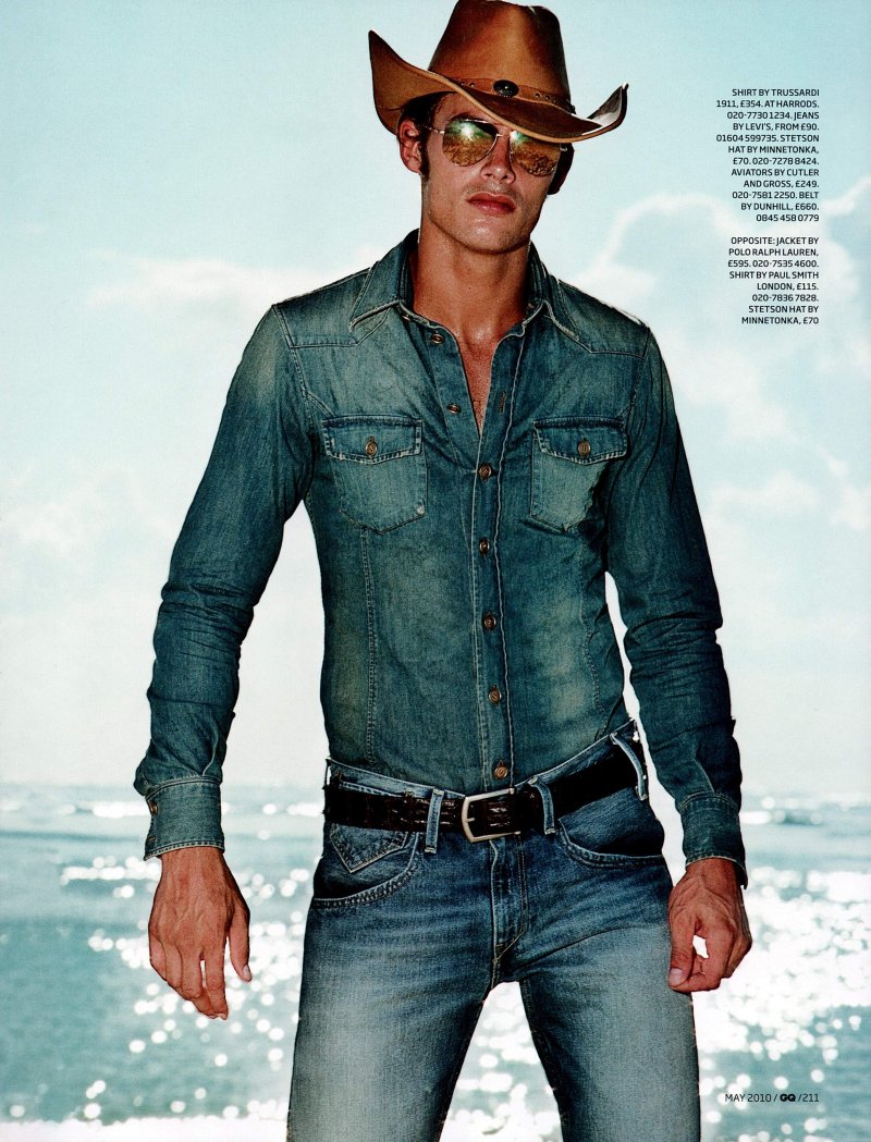 Moda Masculina en Panamá: Un vaquero en la playa.