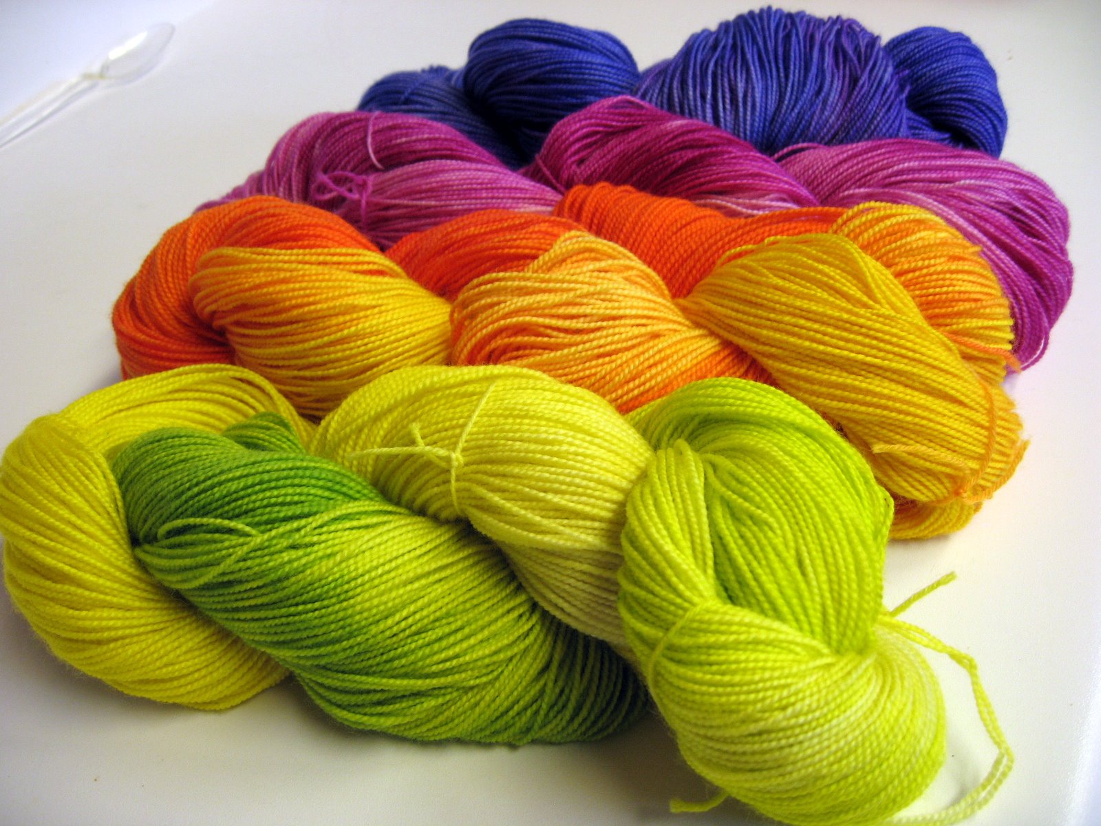 fibermania-knit-out-dyeing-yarn