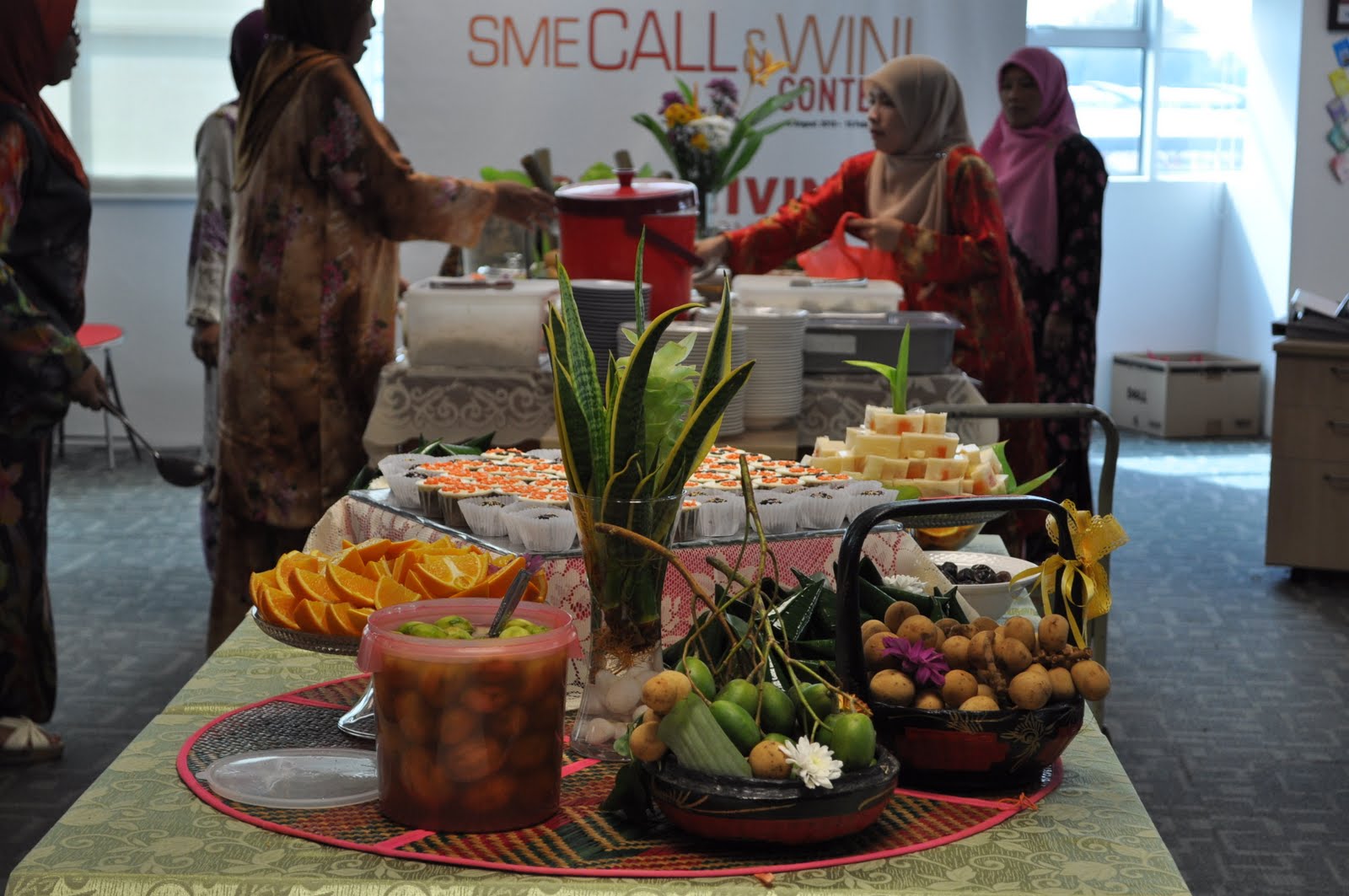 atiqah adnan say hello!! ¸¸.•*¨*•♫♪: Jamuan raya + wedding ateh & nawal~