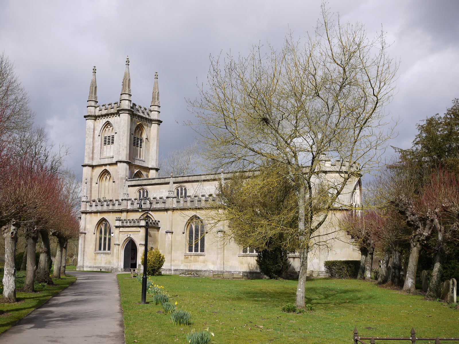 Walking in the country: Hungerford and Standen Manor