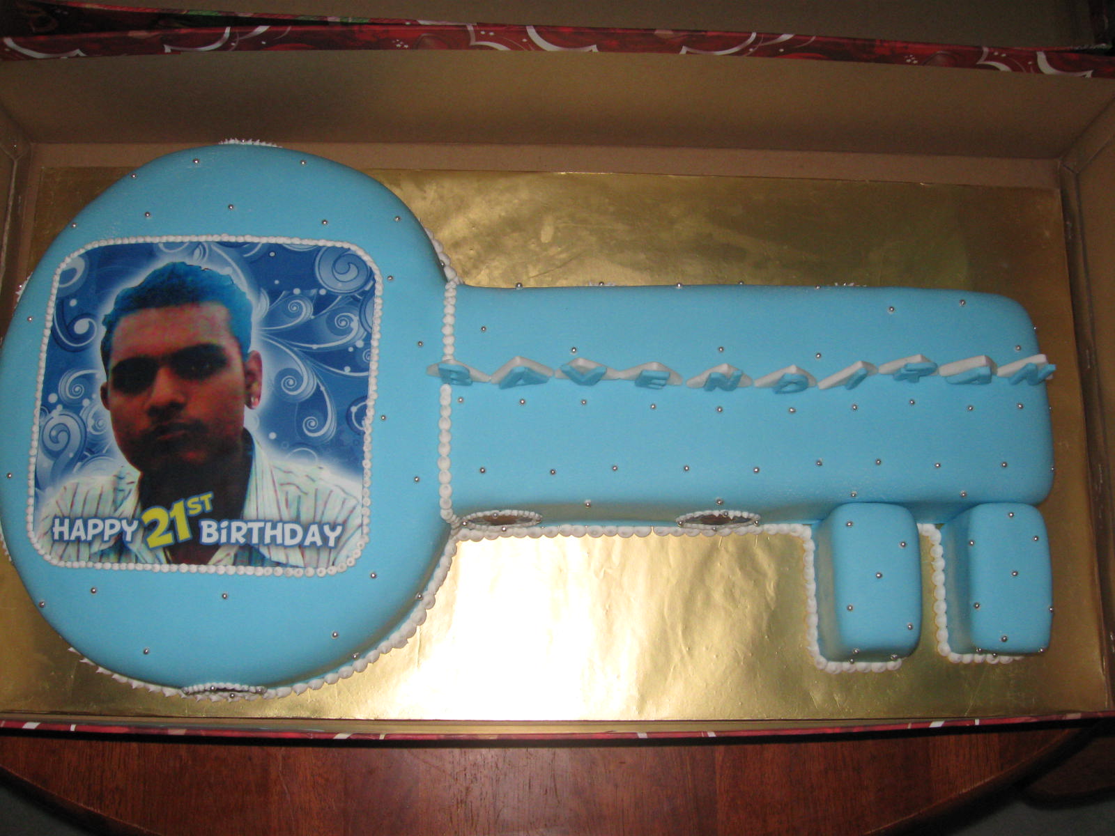 Cakes & Cupcakes for all occasions: 21st Key Shaped Cake