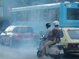 CONTAMINACION DEL AIRE:VEHICULOS AUTOMOTRICES: AUTOS CONTAMINANDO