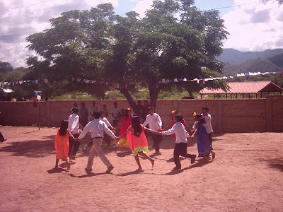 Desarrollo sostenible de familias guaraníes en Camiri (Bolivia): Fiesta ...