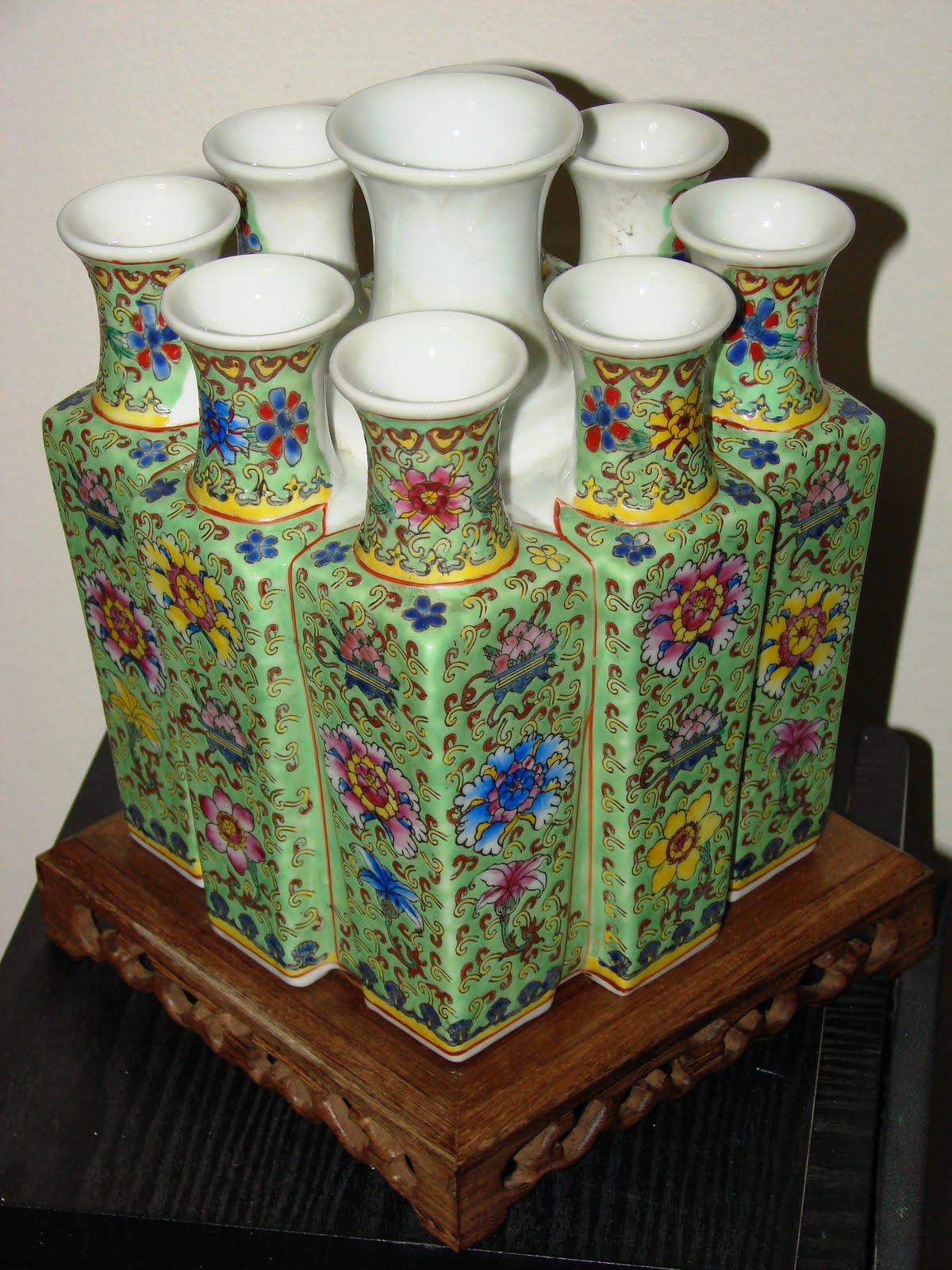Chinese antiques-porcelain: A rare piece of beautiful vase set ...