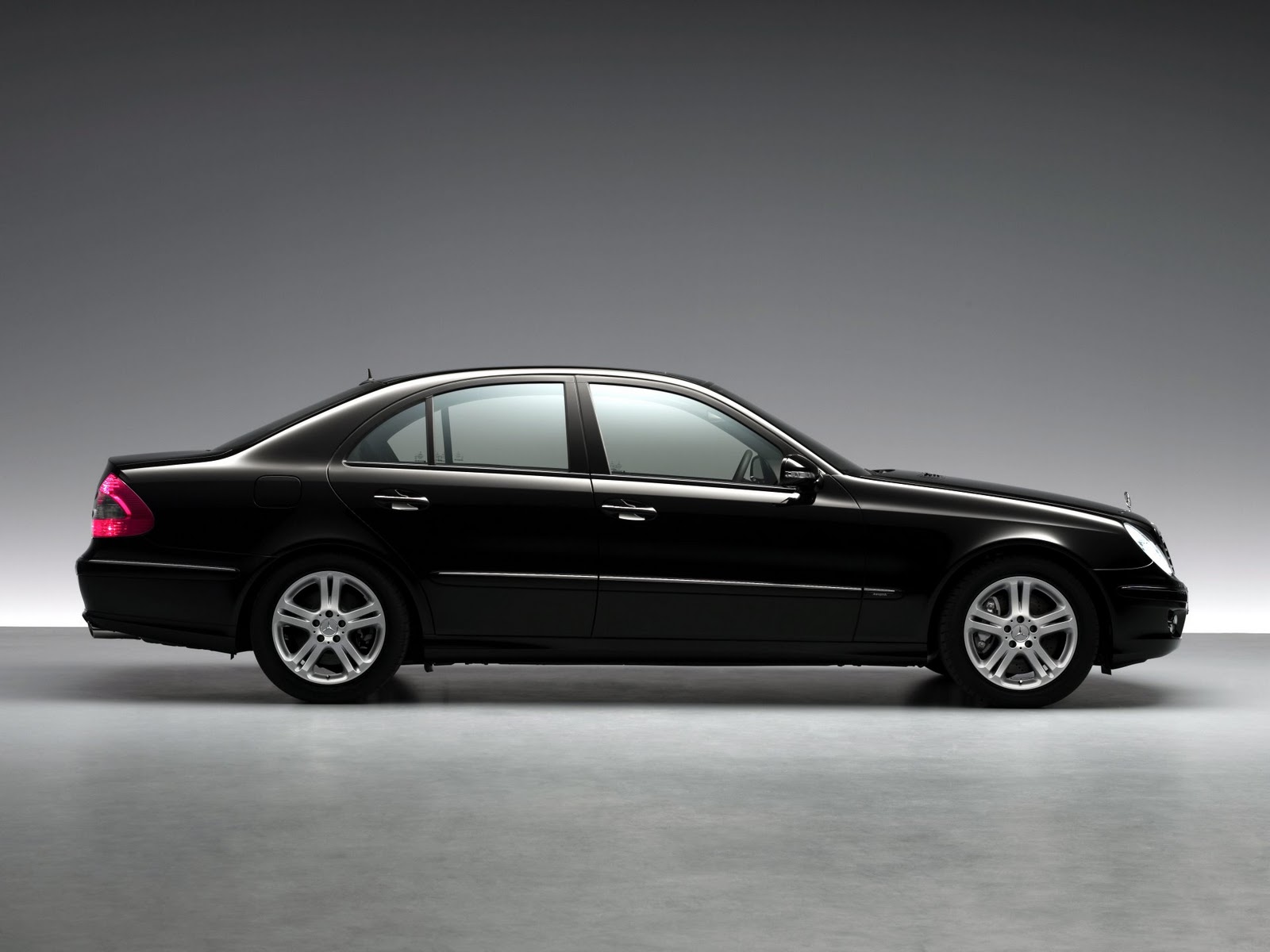 Complete Sport Car Information: Mercedes Benz E-Guard